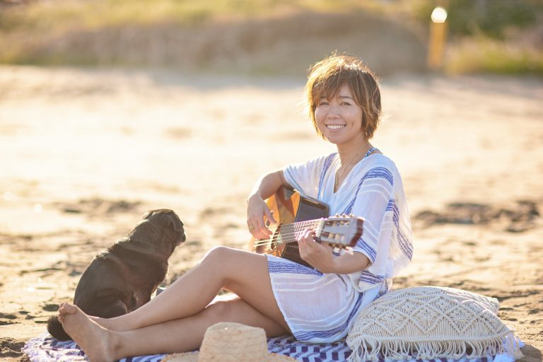 Youtube14万回再生超！Lisa Halim（リサハリム）の サーフアコースティックアルバム「by the Sea」 | THE ...